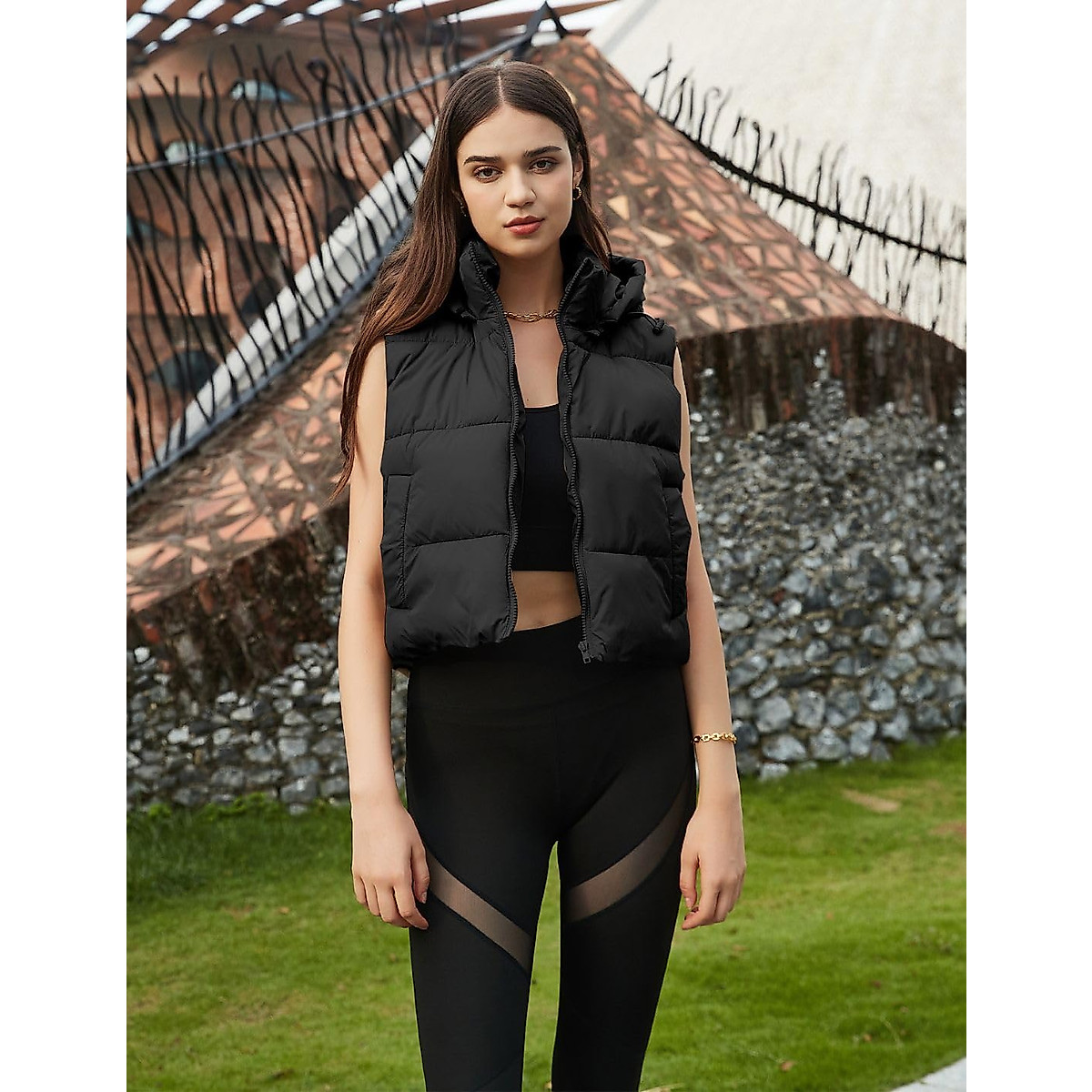 WEQULE Women's Cropped Puffer Vest Hooded Zip Up Winter Sleeveless Jacket lightweight Outwear Padded Gilet with Pockets(0001-Black-L)