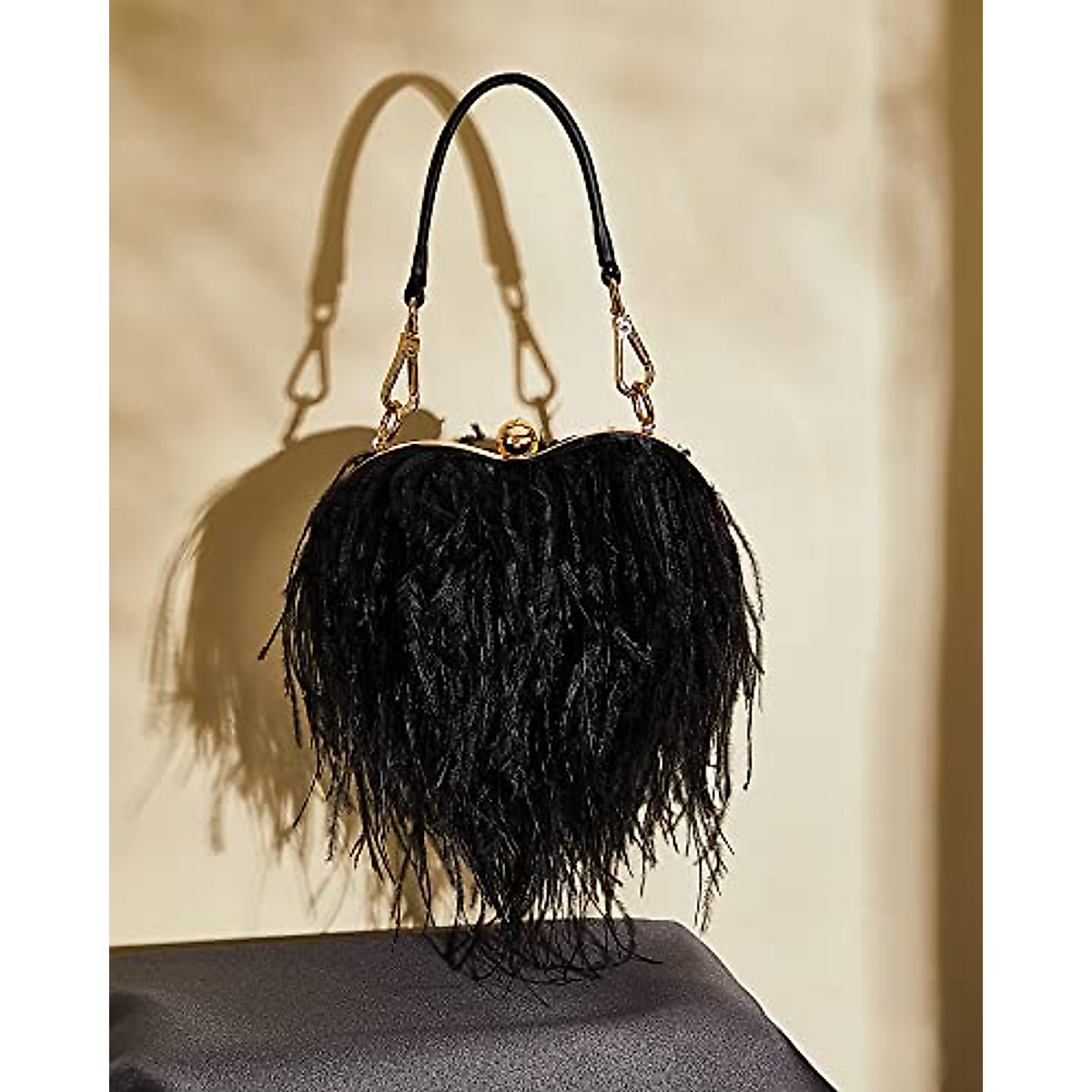 Women Ostrich Feather Tote Bag Heart Shaped Fluffy Purse Clutch Feather Purse Feather Evening Handbag for Wedding Party(Black)