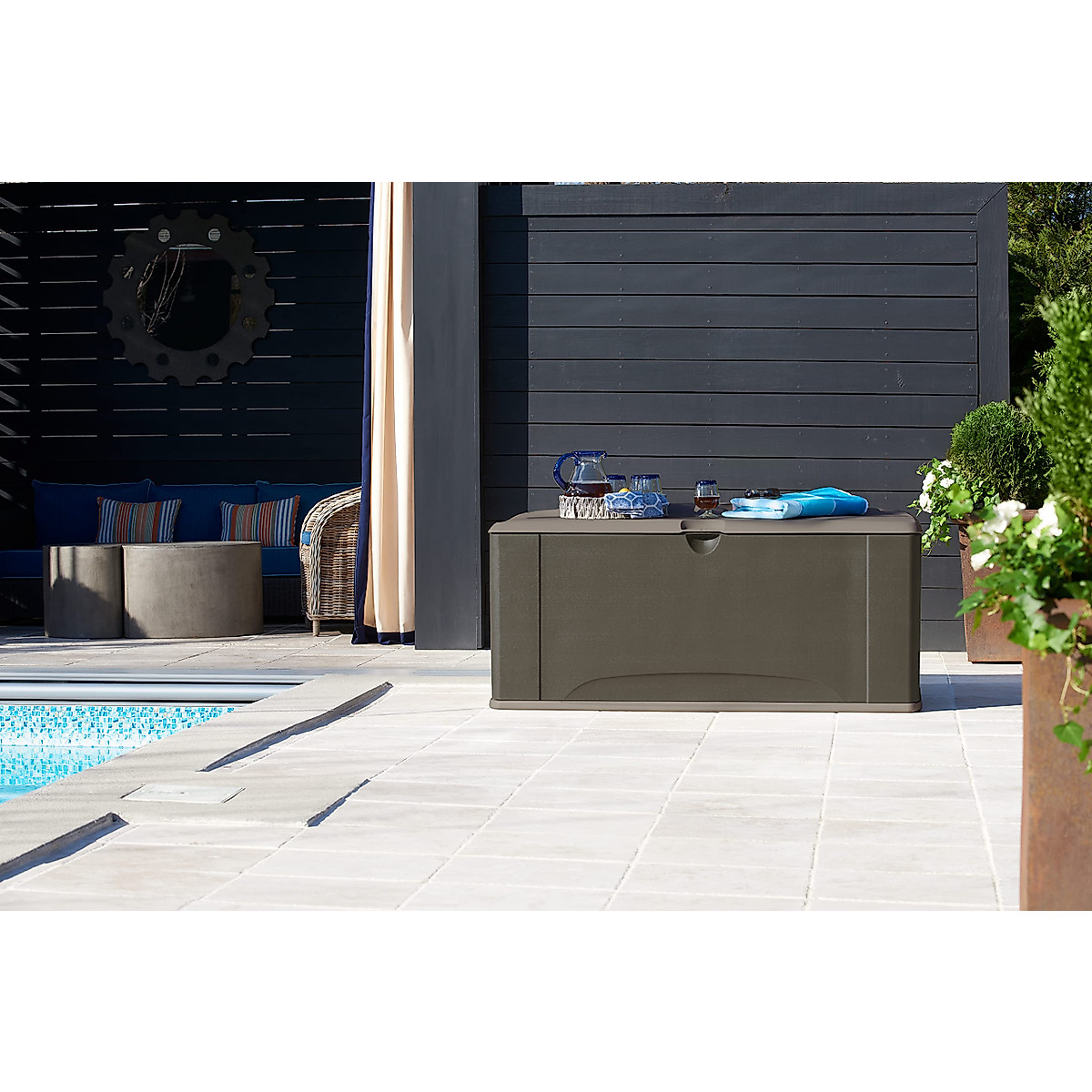 Rubbermaid Extra Large Resin Weather Resistant Outdoor Storage Deck Box, 120 Gal., Putty/Canteen Brown, for Garden/Backyard/Home/Pool