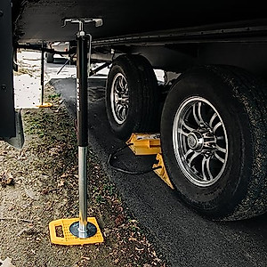 Camco Camper/RV Stabilizing Jack Pads | Features Interlocking Design & Includes Handy Strap for RV Storage and Organization | Molded of Strong UV Stabilized Polypropylene | 4-Pack (44595)