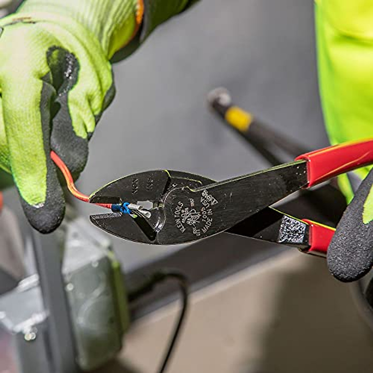 Klein Tools 1005 Cutting / Crimping Tool for 10-22 AWG Terminals and Connectors, Terminal Crimper for Insulated and Non-Insulated Terminals