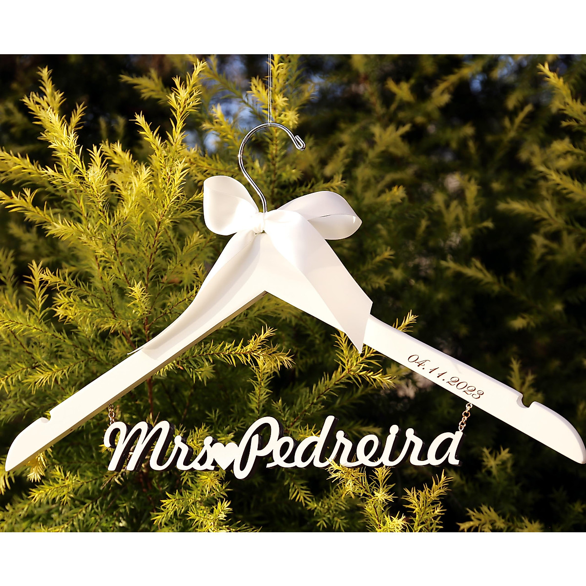 Bride hanger, wedding hanger, wood engraving,personalized bride hanger, lady hanger, custom hanger, honor maid, bridesmaid, The doctor hangers，Gift-giving hangers