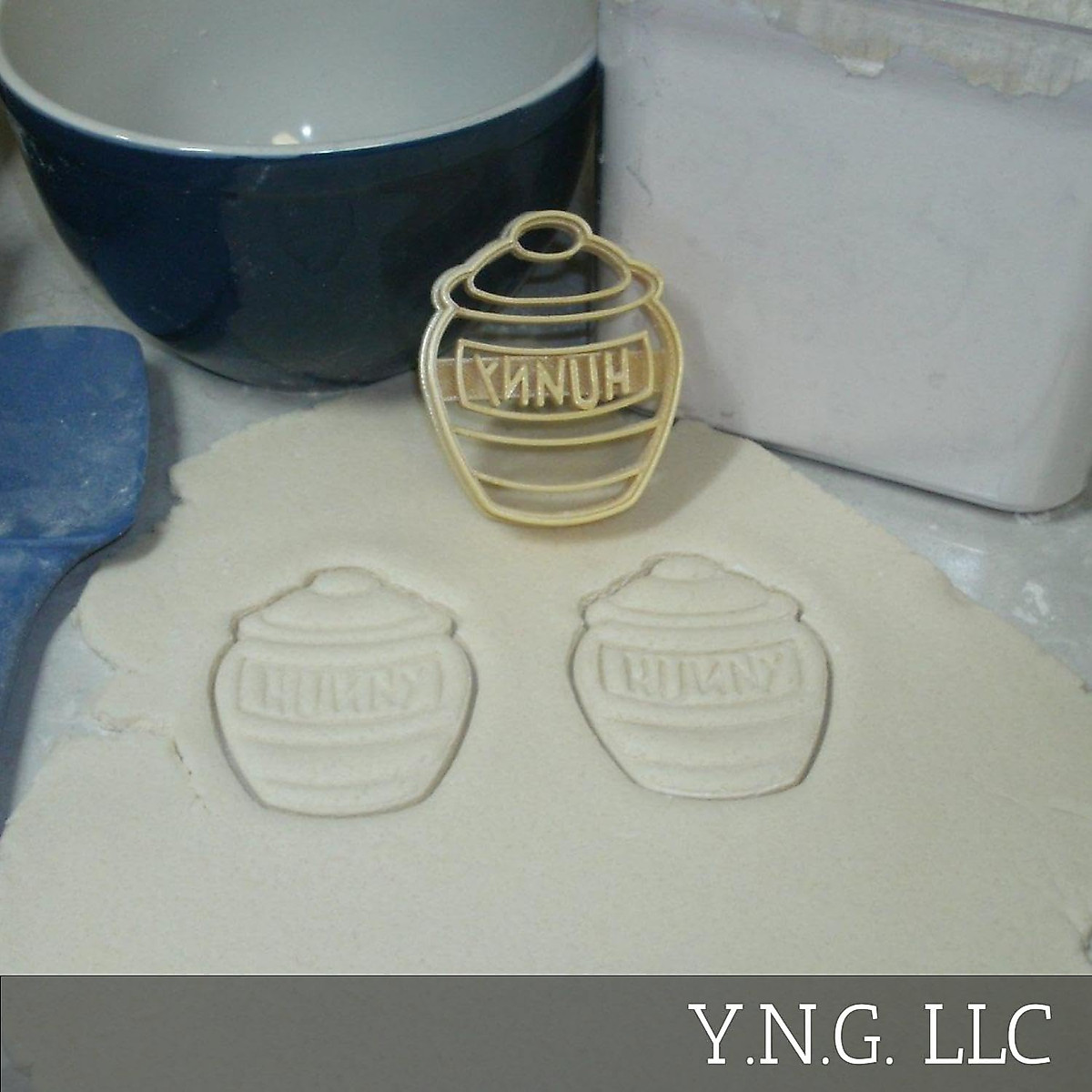 HONEY HUNNY POT WINNIE THE POOH CARTOON MOVIE BOOK COOKIE CUTTER MADE IN USA PR797