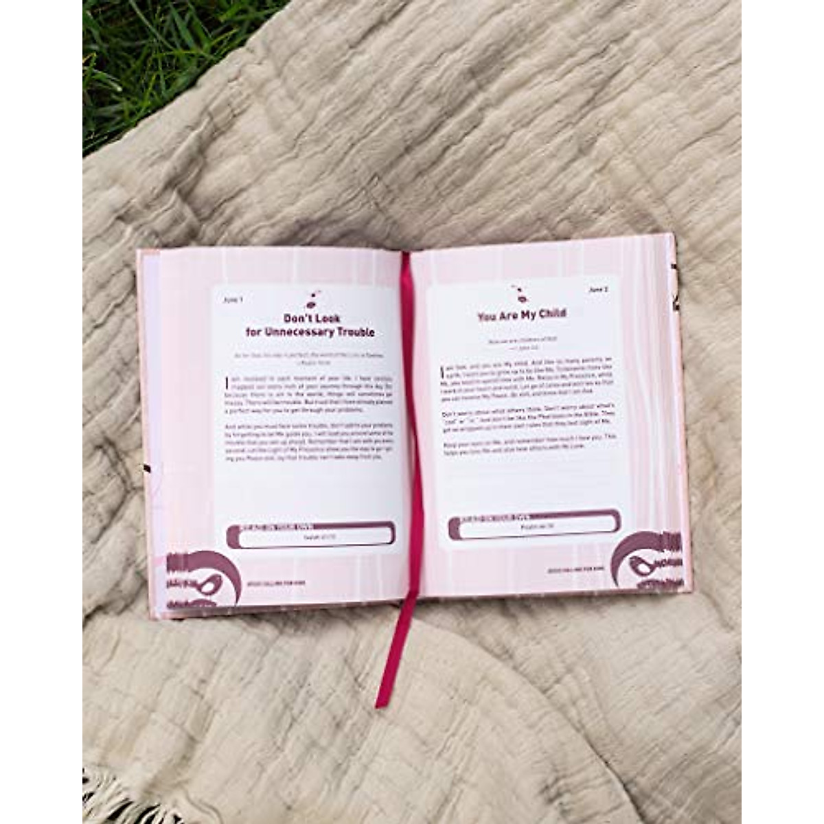 Jesus Calling: 365 Devotions for Kids (Girls Edition)