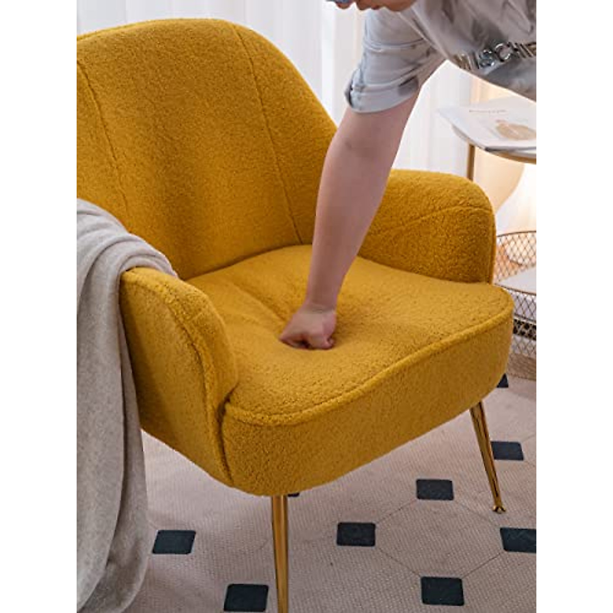 INMOZATA Velvet Living Room Chair Modern Accent Chair Tufted Back Upholstered Armchair Barrel Chair with Gold Legs Soft Reading Chair for Indoor Home Living Room(Yellow,Teddy)