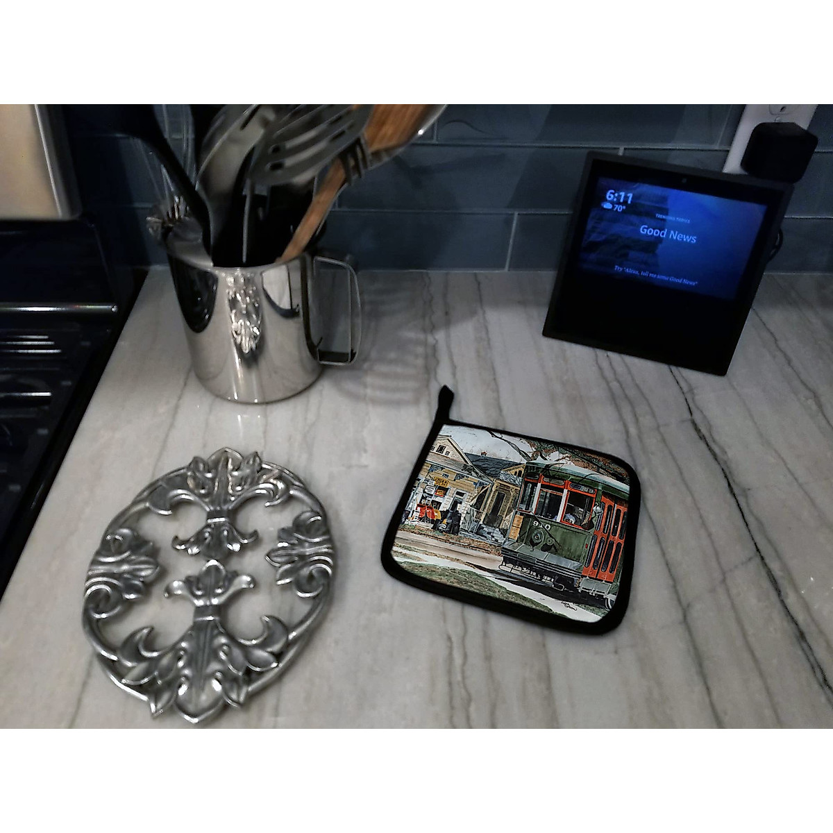 Caroline's Treasures 8108PTHD New Orleans Street Car Pair of Pot Holders Kitchen Heat Resistant Pot Holders Sets Oven Hot Pads for Cooking Baking BBQ, 7 1/2 x 7 1/2