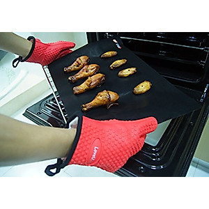 Loveuing Kitchen Oven Gloves - Silicone and Cotton Double-Layer Heat Resistant Oven Mitts/BBQ Gloves/Grill Gloves - Perfect for Baking and Grilling - 1 Pair (One Size Fits Most, Red)
