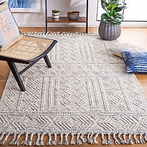 SAFAVIEH Natura Collection Accent Rug - 4' x 6', Grey & Ivory, Handmade Boho Farmhouse Braided Tassel Wool, Ideal for High Traffic Areas in Entryway, Living Room, Bedroom (NAT185F)