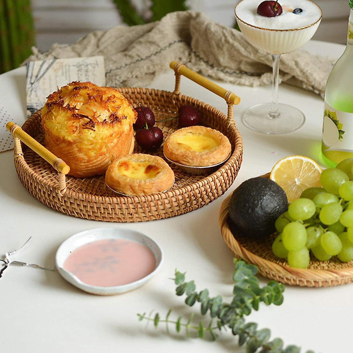 Rattan Round Serving Tray, Hand-Woven Wicker Circular Tray Tabletop Decor, Used to Decorate Storage Bread, Fruit, Vegetables, Breakfast Snacks, Small