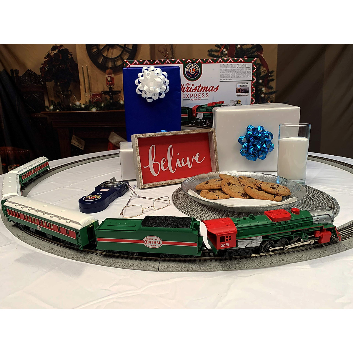 Lionel Trains - Christmas Express HO Set, O Gauge