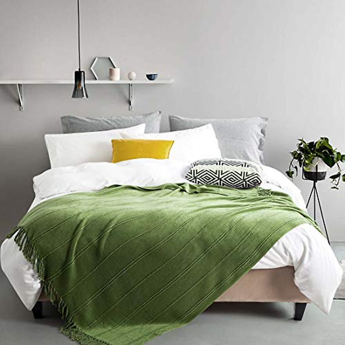 Revdomfly Knitted Throw Blanket Green Farmhouse Woven Blankets with Fringe Tassels for Couch Bed, 47" x 67", Green