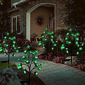 2 Packs Solar St Patricks Day Decorations Shamrock Stake Lights, Waterproof Outdoor St Patricks Day Lights, Lucky Green St Patricks Day Decor Shamrock Lights for Yard Garden Pathway Irish Decorations