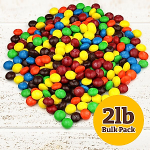M&M Peanut Chocolate Candies, Sweet Milk Chocolate and Peanuts Bites Encased in Vibrant Candy Shell Colors, Delicious Melt in Your Mouth Sweet Snacks for Kids and Adults, Holiday Candy Bulk - 2lb Classic Bag