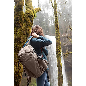 CamelBak Rim Runner 22 Hiking Hydration Pack – 85 oz , Brindle/Graphite