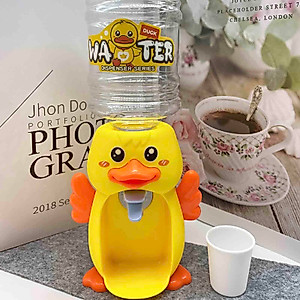 LUOZZY Mini Water Dispenser Toy for Kids Cartoon Animal Water Machine Toy for Kids Water Dispenser Dollhouse Toy (Cute Duck)