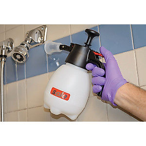 Solo 418 One-Hand Pressure Sprayer with Ergonomic Grip for Gardening, Fertilizing, Cleaning & General Use Spraying, 1 Liter