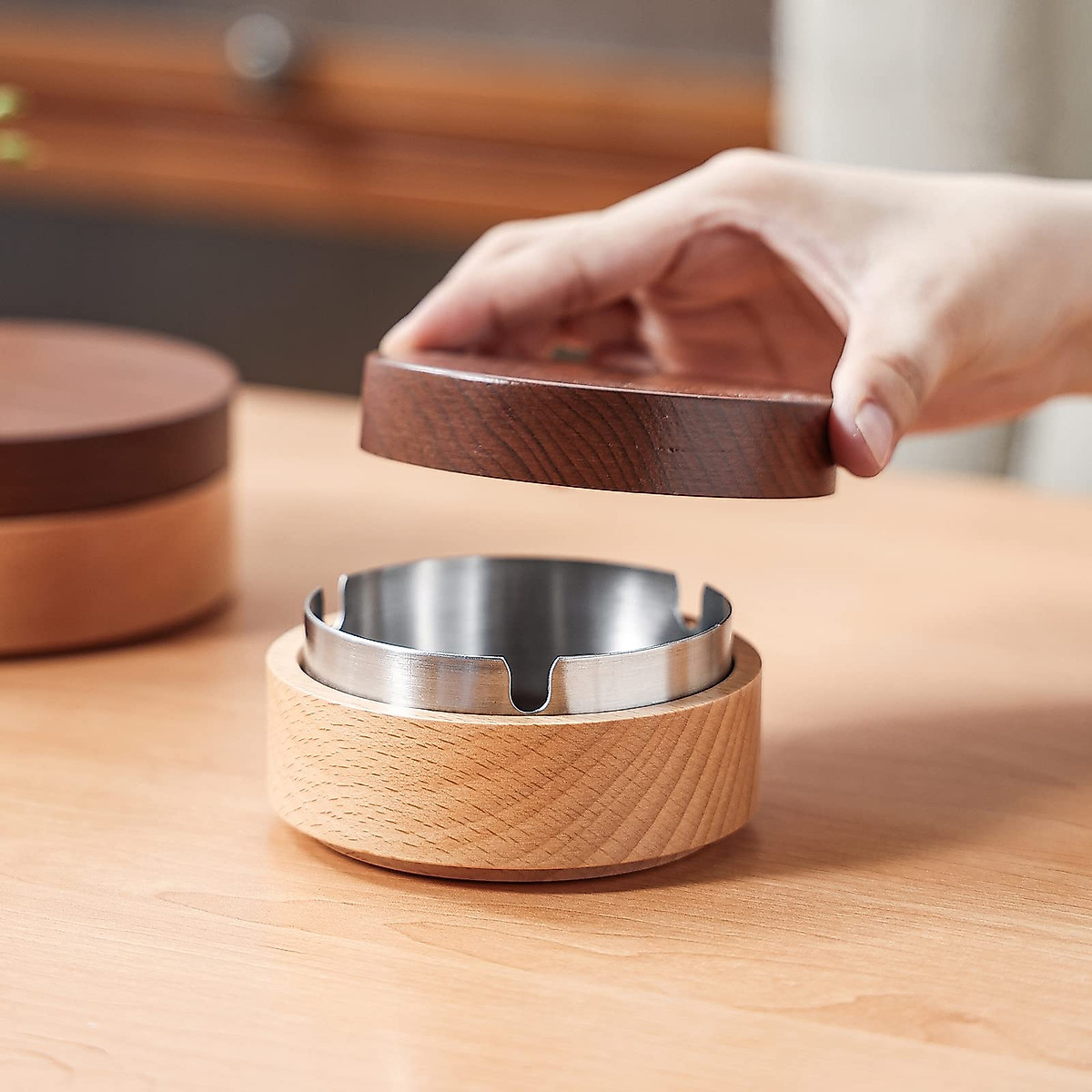 Ashtray with Lid, VViN Windproof Ashtray for Indoor and Outdoor Use, Wooden with Stainless Steel Liner, Portable Ash Tray for Home, Office, Patio, Garden Decoration