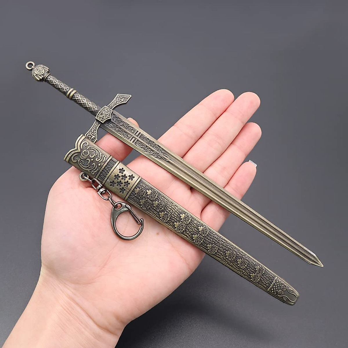 Elden Ring Vagabond Banished Knight's Greatsword Colossal Sword Action Figures Toys Collection Gift Party Supplies Desk Decoration Backpack Pendant Gift