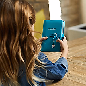 NKJV, Simply Charming Bible, Hardcover, Blue: Charm Bible Blue Edition
