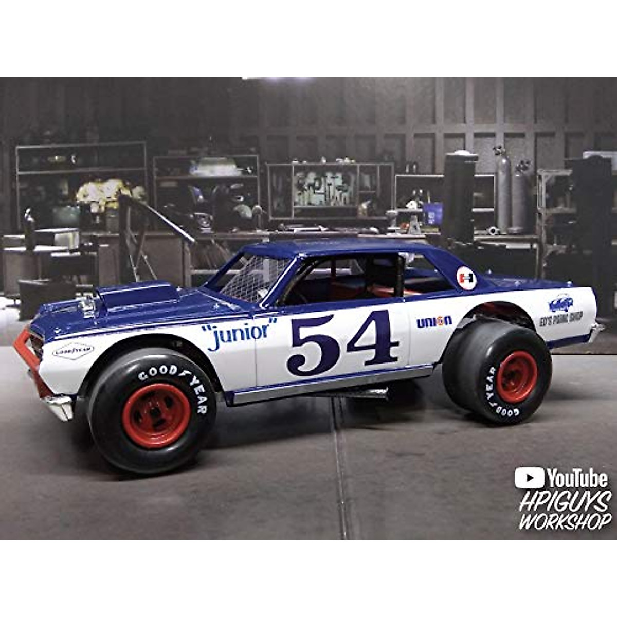 AMT 1965 Chevelle Modified Stocker 1:25 Scale Model Kit