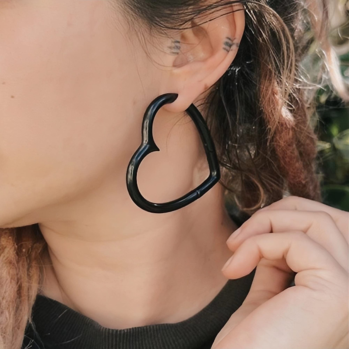 Atomhole 2PCS Ear Weights Hypoallergenic Heart Ear Hangers for Stretched Ear Gauges Plugs，316 Stainless Steel Body Jewelry Piercing Tunnel Expander (6mm(2G), Black)