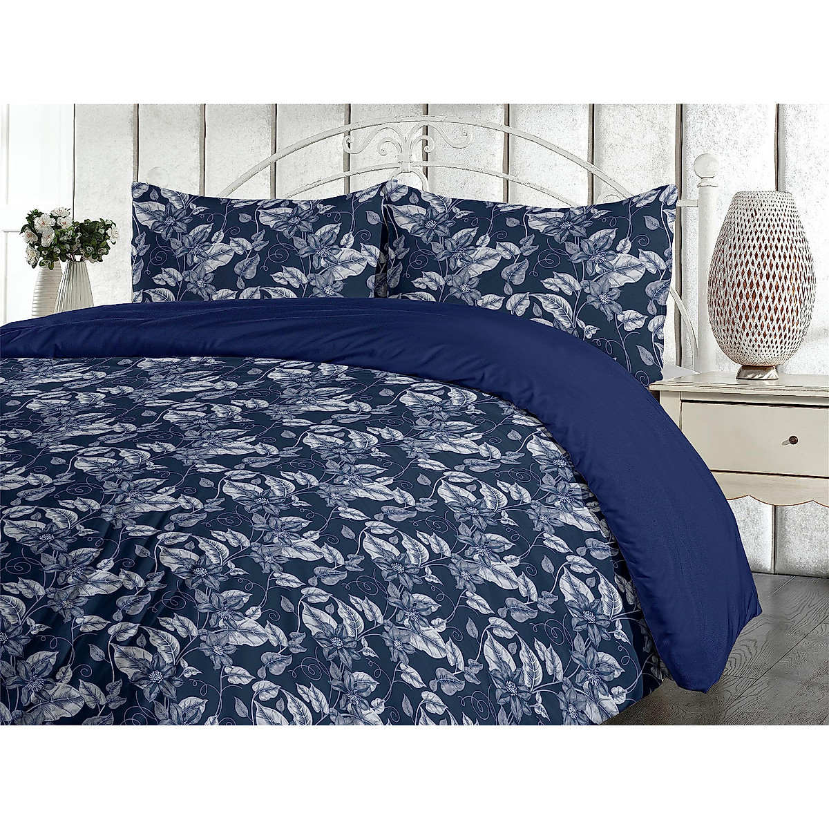Ambesonne Floral Duvet Cover Set, Monochrome Vintage Art of Continuous Flowers and Leaves on Night Themed Back, Reversible 3 Piece Bedding Set with 2 Pillow Shams, California King, White Navy Blue