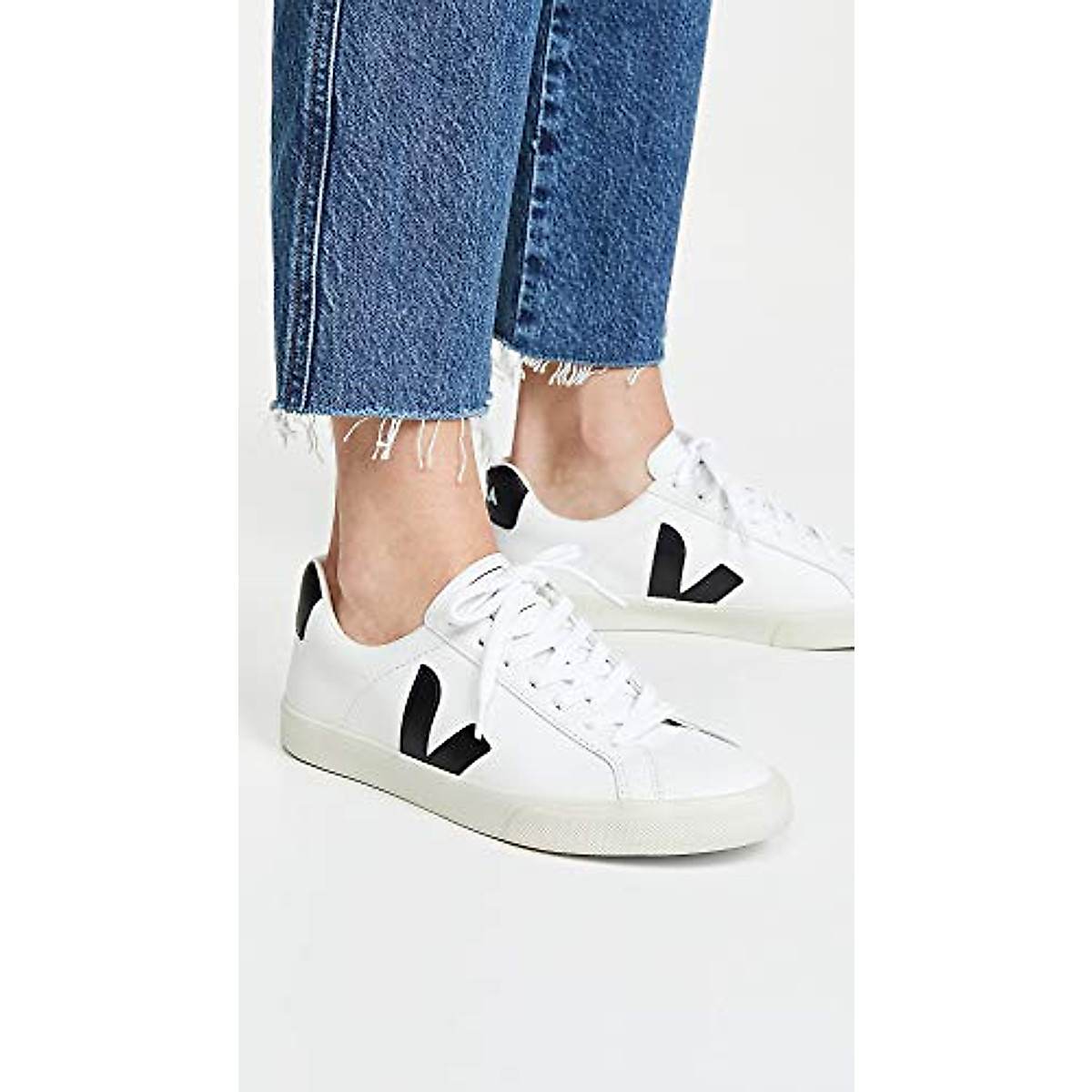 Veja women V-10 sneakers white - black 6 US