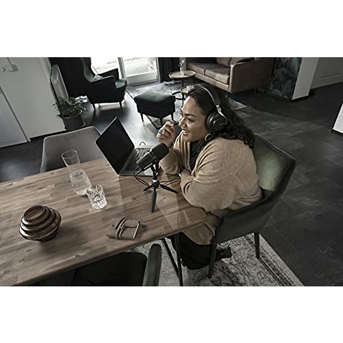 Shure MV7 USB Microphone with Tripod, for Podcasting, Recording, Streaming & Gaming, Built-in Headphone Output, All Metal USB/XLR Dynamic Mic, Voice-Isolating Technology, TeamSpeak Certified - Black