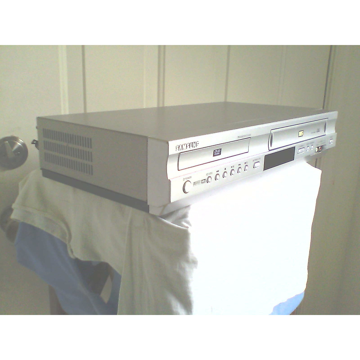 Samsung DVD-V4600C DVD Video & CD Player, VCR Video Cassette Tape Recorder Combo, 4-Head Hi-Fi Stereo VHS Player w/ Dolby Digital, dts Digital Out, Progresive