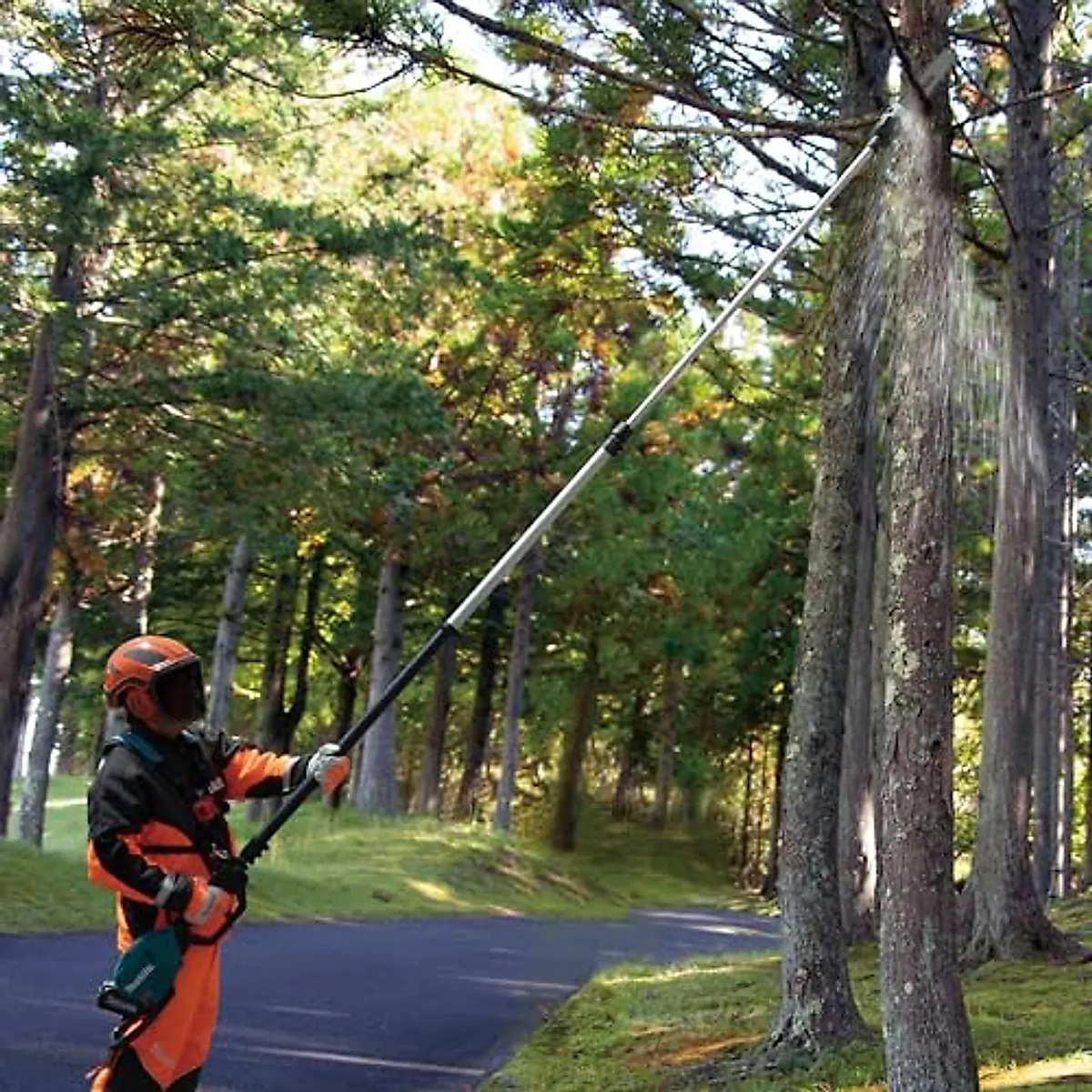 Makita UA004GZ 40V Max Li-ion XGT Brushless 300mm (12”) Telescopic Pole Saw – Batteries and Chargers Not Included