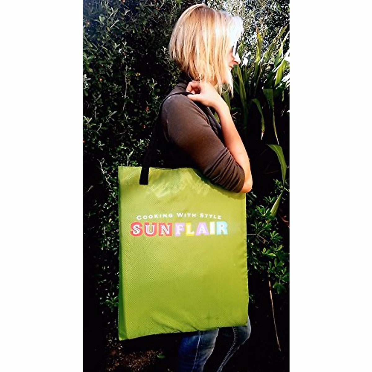 Sunflair Portable Solar Oven Deluxe with Complete Cookware, Dehydrating Racks, and Thermometer - Great for Camping, Outdoor Activities