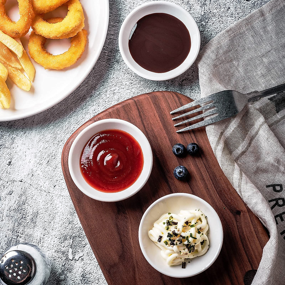 UIBFCWN Sauce Dish Dipping Bowls, 30 Pack Ceramic Dip Bowls Set, 1.2 Oz Soy Sauce Dish, White Dipping Bowls Bulk, Asian Sauce Bowls for Ketchup, BBQ, Condiments, Appetizer