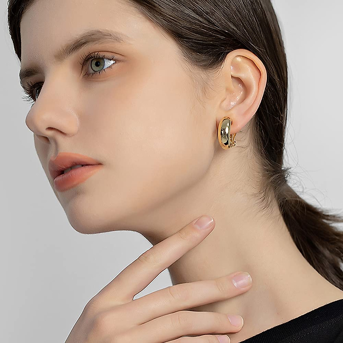 FAMARINE Gold Hoop Clip on Earrings for Women Fashion Hoops Clip Earrings Non Piercing Earrings