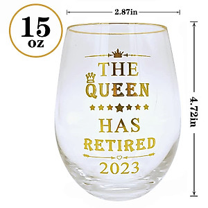 The Queen Has Retired 2023-Retirement Gift for Women Men-15OZ Wine Tumblers Glass Cup-Commemorative Gift for Mother,Grandma,Boss,Co-worker,Friends-Gold Printed Glass.