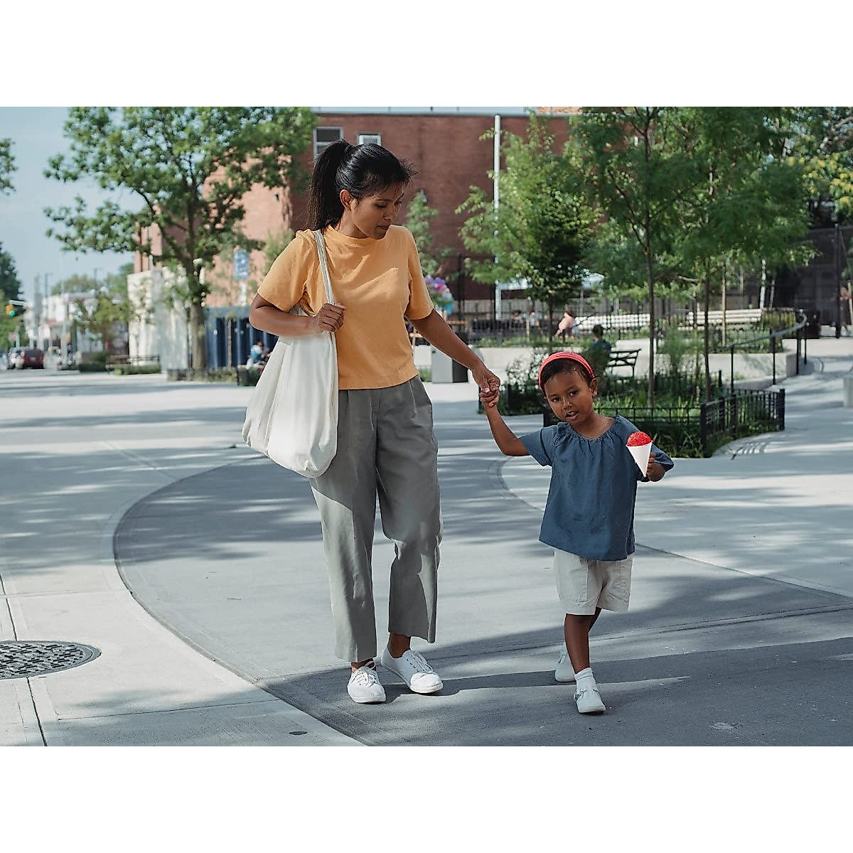 Smygoods Disposable White Paper Cone Cups (Pack of 200-4.5 oz) Eco-Friendly, Leak-Proof, Ideal for Events, Water Coolers, Quick Hydration & Efficient Cleanup