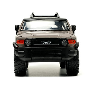 Jada Toys Just Trucks 1:24 Toyota FJ Cruiser Die-cast Car Brown with Tire Rack, Toys for Kids and Adults