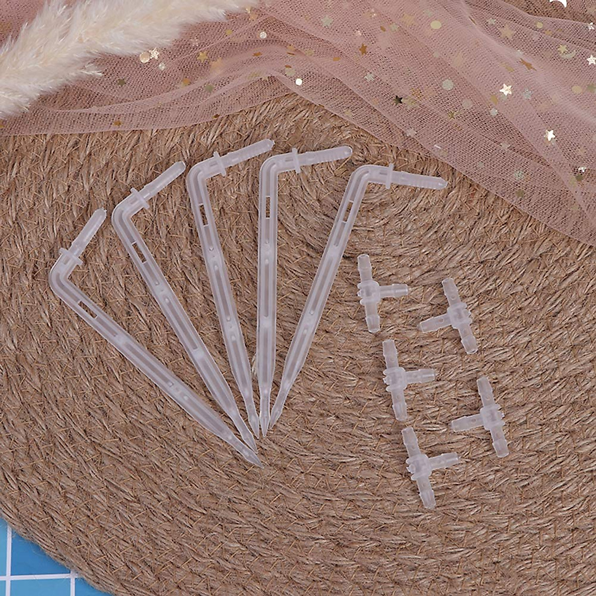 CoscosX 10 Sets White Drip Emitters with 3-Way Connector Curved Arrow Dripper Potted Plants Bend Sprinklers Garden Automatic Irrigation System for 4/7mm Hose Patio Watering Cooling Irrigation Kit