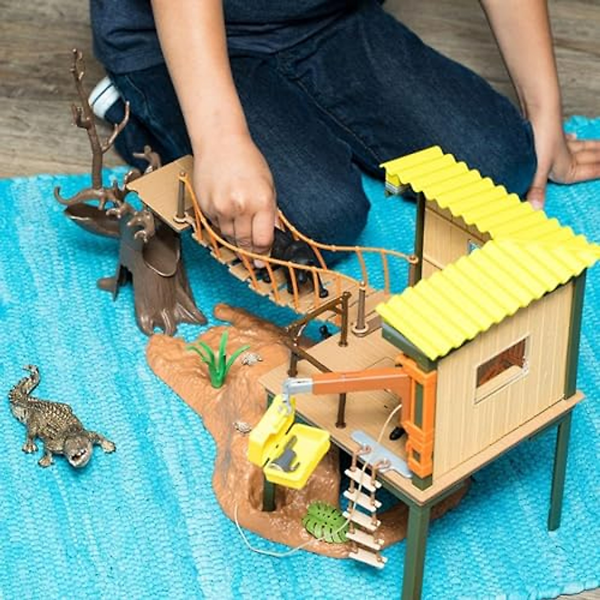 Schleich Wild Safari Ranger Adventure Station Wildlife Action Playset - Safari Animals Tree Toys Playset with Alligator, Panther, Safari Base, Guide Figurine, and More, Gift for Boys and Girls Ages 3+