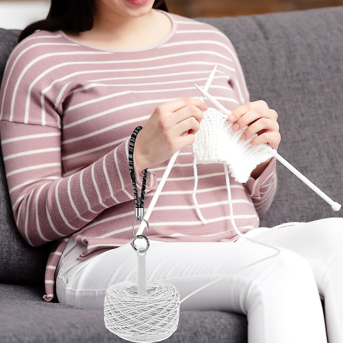 Portable Wrist Yarn Ball Holder with Wrist Strap, Acrylic Wrist Yarn Dispenser Stand & Metal Ring Mini Crochet Yarn Organizer Storage Prevents Tangling & Misalignment for Knitting Supplies