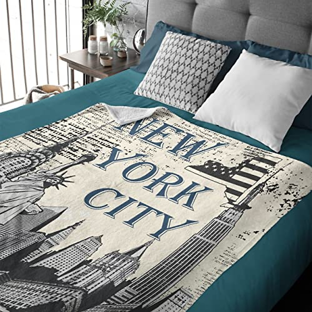 Bhaisajyaguru New York City Throw Blanket Retro New York Theme Decorative Soft Warm Cozy Flannel Plush Fleece Blankets for Bedding Sofa Couch Outdoor Traveling Camping 40"x30" for Pets