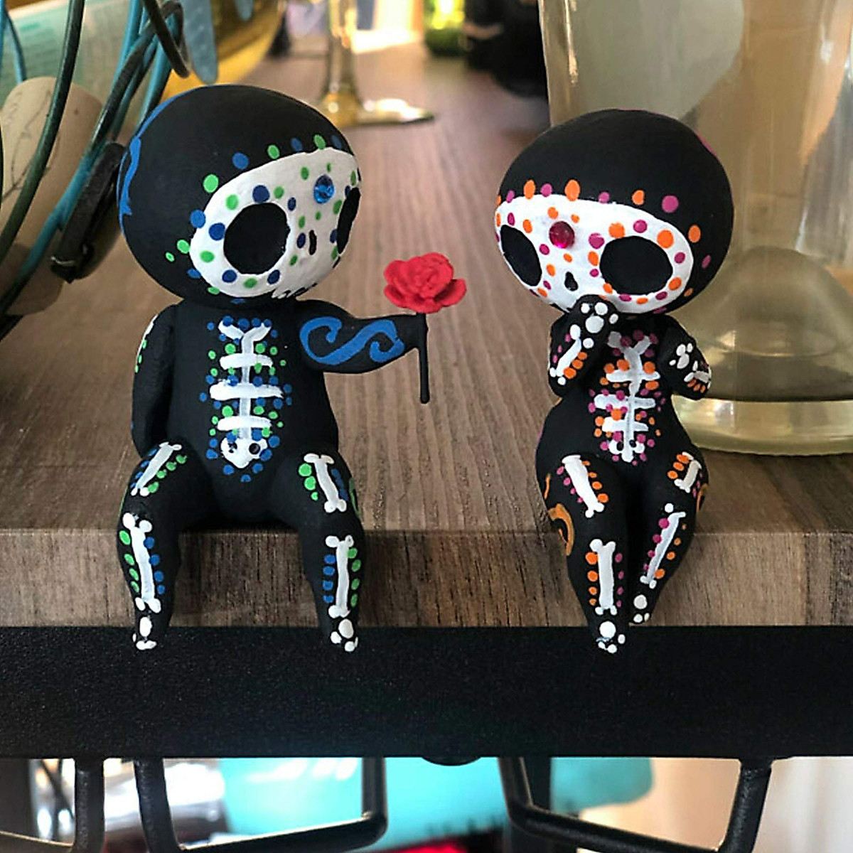 Efitty Sugar Skull Couple Figurine Sculptures Statues Ornaments for Home Garden Indoor Outdoor, Crafts Resin Cute Sugar Skull Couple Statue with Flower, Home Wedding Decoration Gifts for Couples (A)