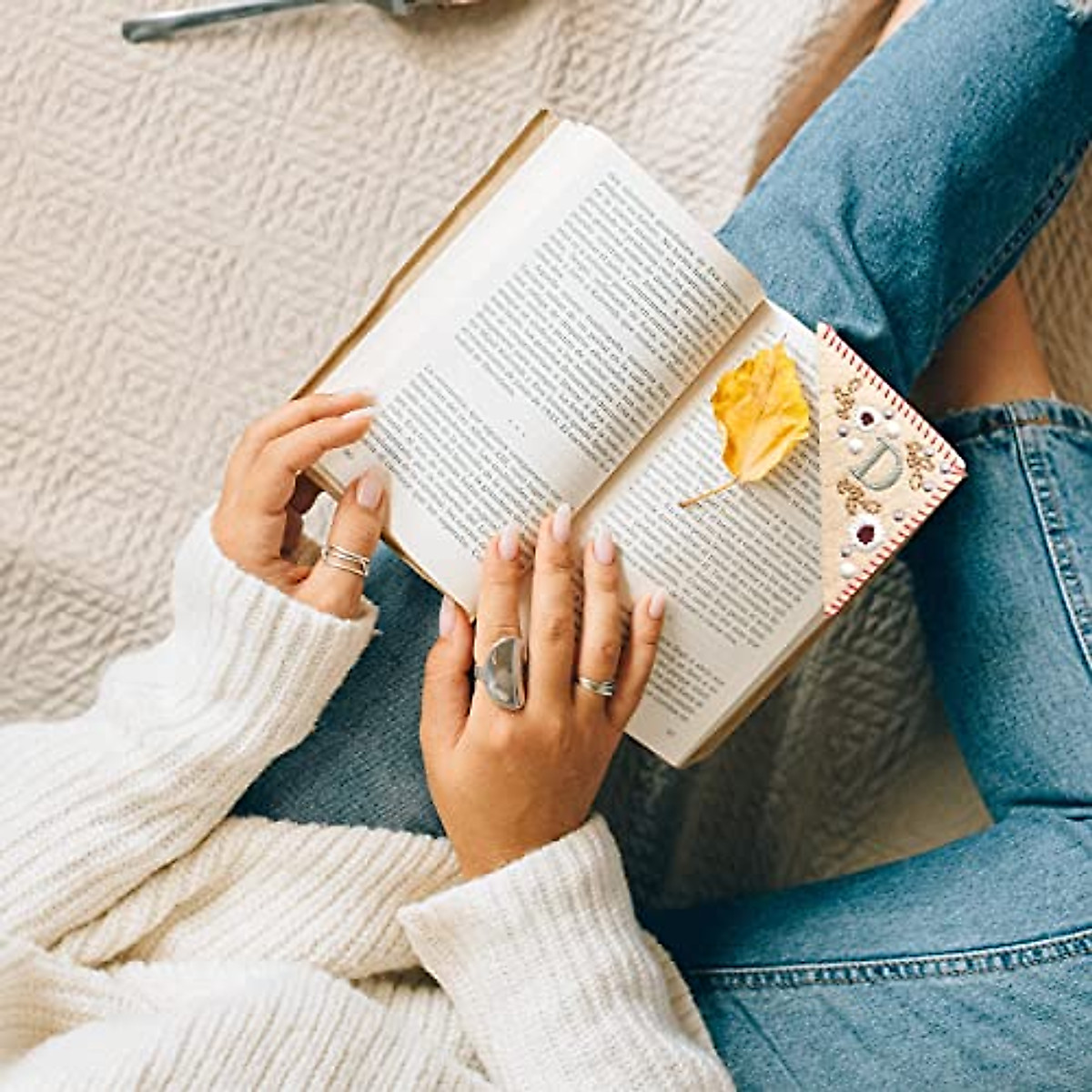 Personalized Hand Embroidered Corner Bookmark, Unique Corner Page Bookmarks for Women Personalized Book Lovers Gifts, 26 Letters Cute Flower Embroidered Funny Felt Book Markers for Reading, Spring D