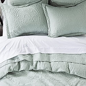 Anluoer Quilt Queen Size Bedding Set-Sage Green Embossed, Bedspreads-Lightweight Summer Soft Microfiber Bedspread, Bed Coverlet for All Seasons (1 Quilt, 2 Pillow Shams)