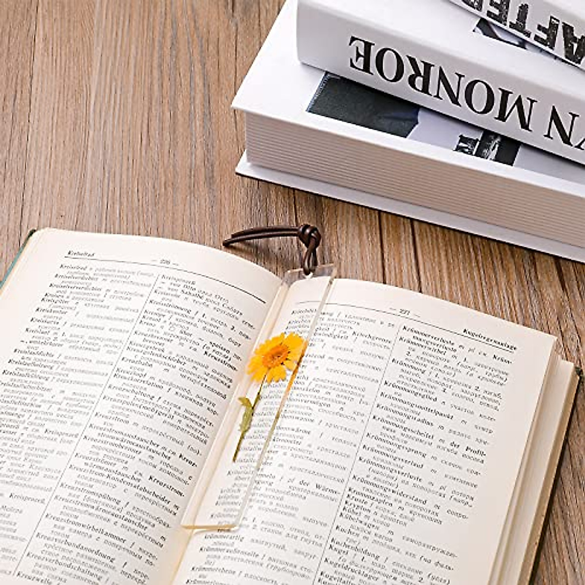 4 Pieces Bookmark Resin Dried Flowers Bookmarks Handmade Resin Floral Bookmarks for Girls Women Ladies Children Kids Teens Lovely Party Favors School Classroom Prize Reading Rewards (Chic Style)