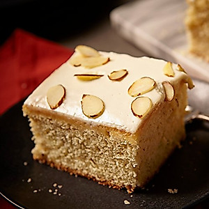 Wilton Bake It Better 9" x 13" Cake with Handle