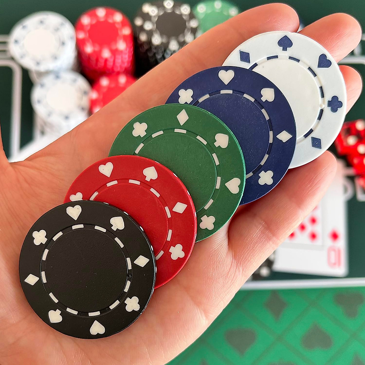 SEETOOOGAMES Casino Poker Chips - 100 Pieces 11.5g Suited Design - 4 Colors (25 red, 25 Green,25 Blue,25 Black)