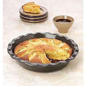 Emile Henry 9" Pie Dish | Charcoal