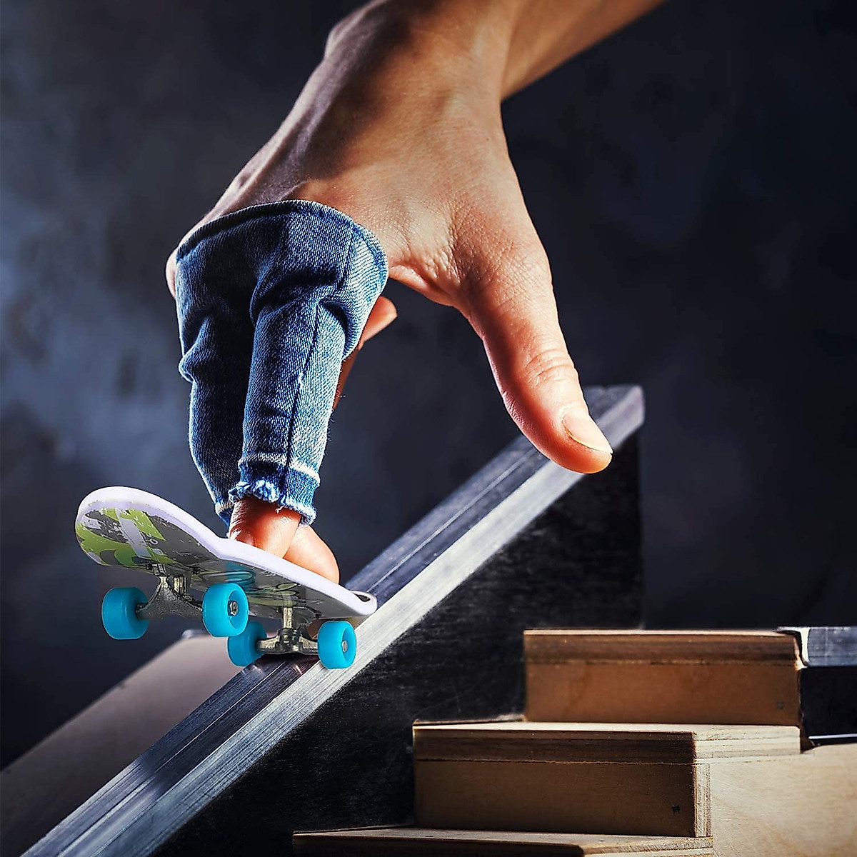 CS COSDDI Mini Skateboards for Fingers - Finger Skate Boards Sport Training Props with Ball Bearings - 4pcs Finger Toys Gifts for Kids(Random Color Pattern)