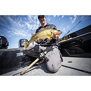 Abu Garcia Max Digital Line Counter Low Profile Baitcast Reel, Size 50LP (1498728), Carbon Fiber Star Drag, Max of 20lb | 9.0kg, Durable, Lightweight and Strong,Black