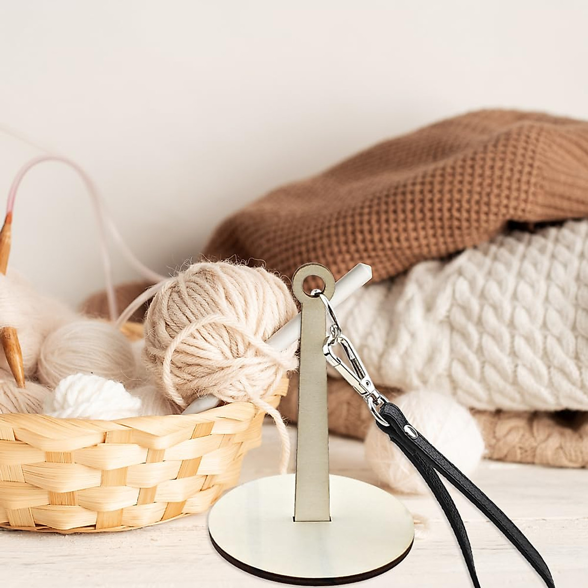 Portable Wrist Yarn Holder Yarn Storage Prevents Yarn Tangling and Misalignment Yarn Holder for Knitting, Knitting Supplies Gift for The Craft Lovers